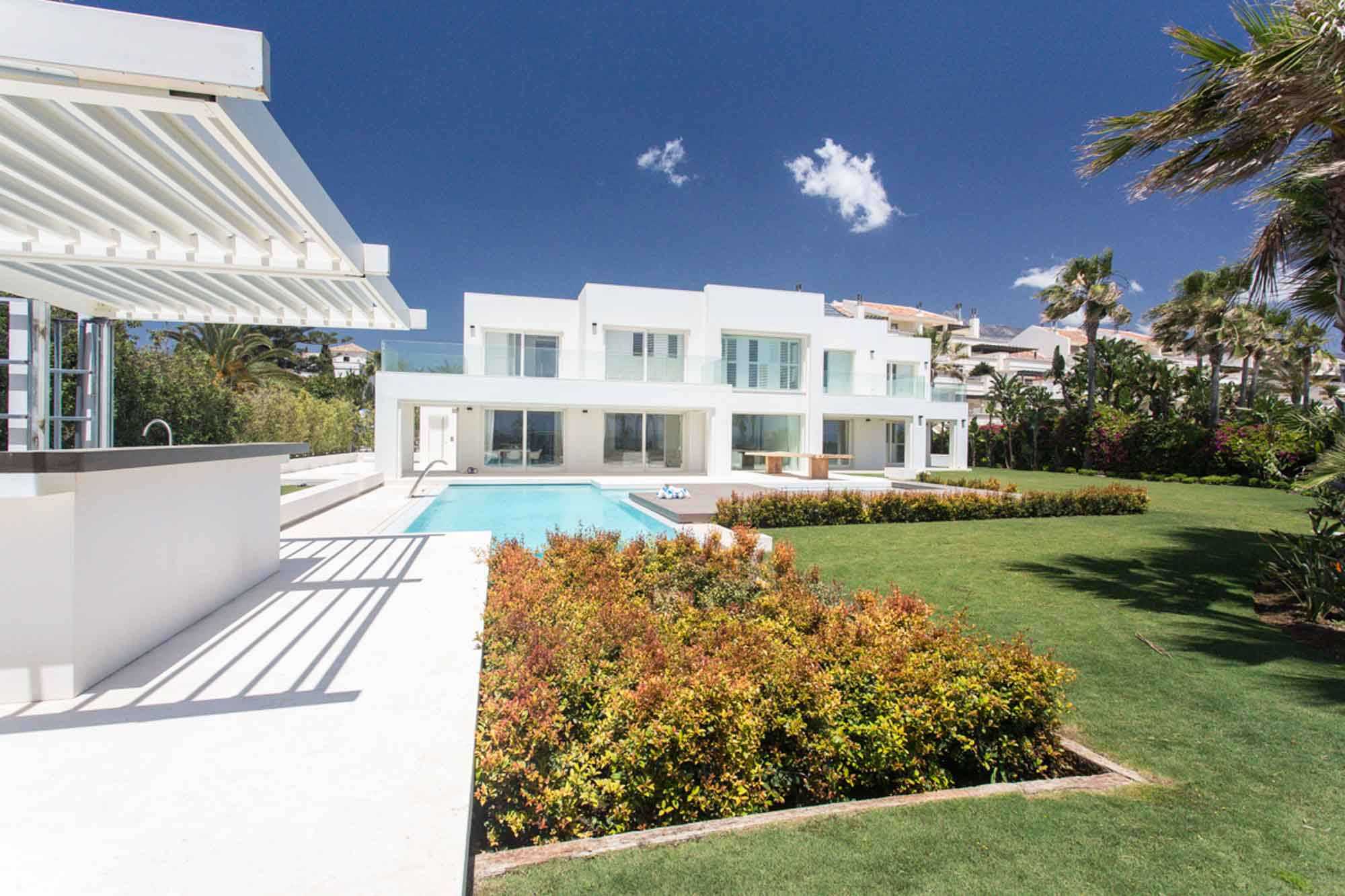 The Beach House - A 6-Room Luxury Beach Villa in Marbella | Luxury ...